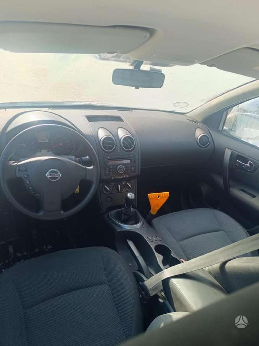 Sarkans Nissan Qashqai 2007 Ignalina, ar dzinēja tilpumu 1.46 L un nobraukumu 110 tūkst. km par 2100 €, foto 10 vietnē AUTOMOTO.COM.LV