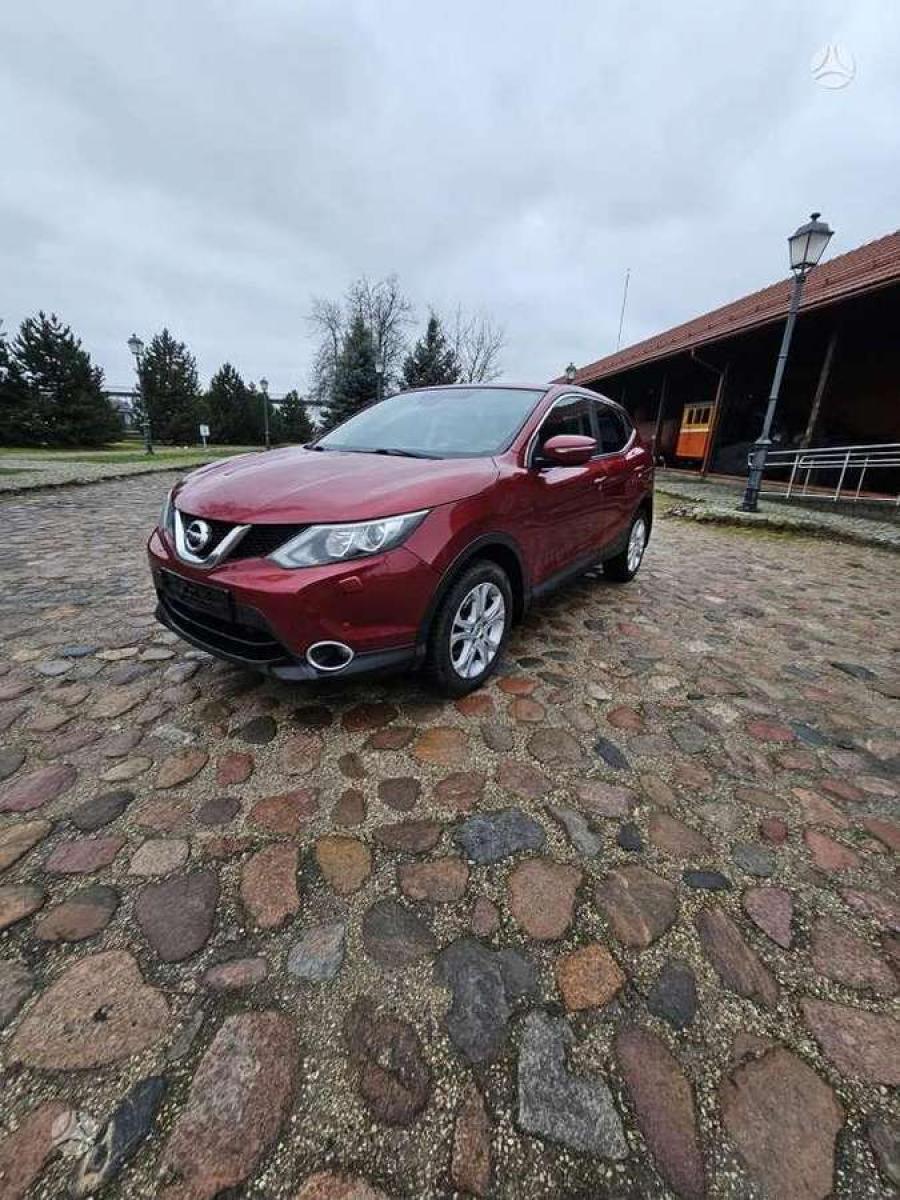Red Nissan Qashqai 2014 in Panevezys, with an engine capacity of 1.20 L and mileage of 150 thousand km for 7150 €, photo 4 on AUTOMOTO.COM.LV