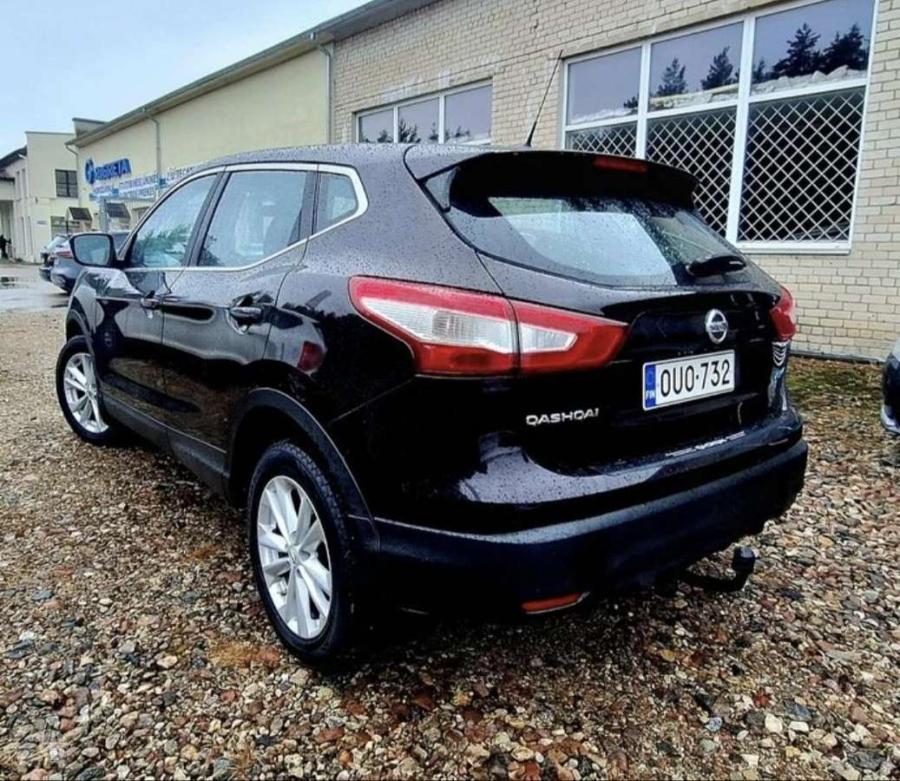Red Nissan Qashqai 2014 in Radviliskis, with an engine capacity of 1.50 L and mileage of 259 thousand km for 7650 €, photo 9 on AUTOMOTO.COM.LV