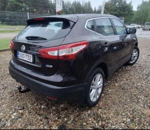 Red Nissan Qashqai 2014 in Radviliskis, with an engine capacity of 1.50 L and mileage of 259 thousand km for 7650 €, photo 10 on AUTOMOTO.COM.LV