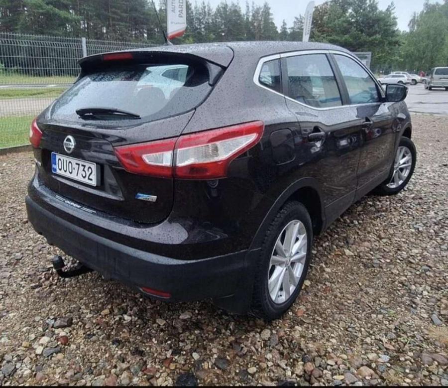 Red Nissan Qashqai 2014 in Radviliskis, with an engine capacity of 1.50 L and mileage of 259 thousand km for 7650 €, photo 10 on AUTOMOTO.COM.LV