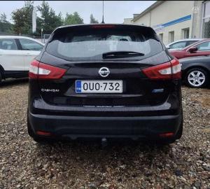 Red Nissan Qashqai 2014 in Radviliskis, with an engine capacity of 1.50 L and mileage of 259 thousand km for 7650 €, photo 11 on AUTOMOTO.COM.LV