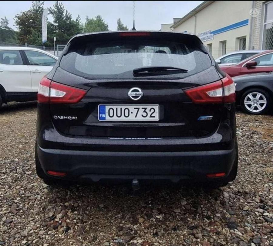 Red Nissan Qashqai 2014 in Radviliskis, with an engine capacity of 1.50 L and mileage of 259 thousand km for 7650 €, photo 11 on AUTOMOTO.COM.LV