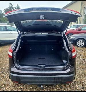Red Nissan Qashqai 2014 in Radviliskis, with an engine capacity of 1.50 L and mileage of 259 thousand km for 7650 €, photo 12 on AUTOMOTO.COM.LV