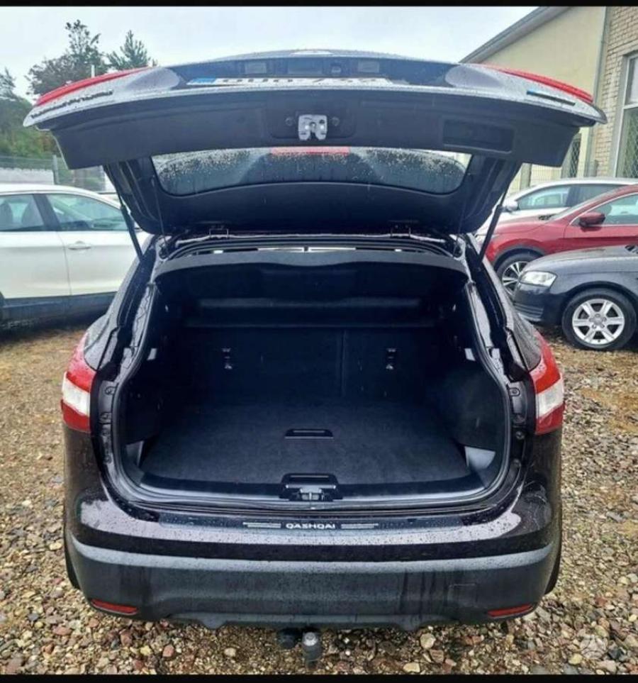 Red Nissan Qashqai 2014 in Radviliskis, with an engine capacity of 1.50 L and mileage of 259 thousand km for 7650 €, photo 12 on AUTOMOTO.COM.LV
