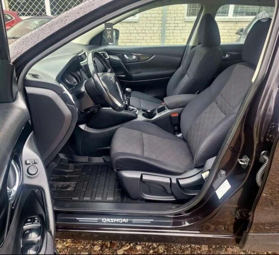 Red Nissan Qashqai 2014 in Radviliskis, with an engine capacity of 1.50 L and mileage of 259 thousand km for 7650 €, photo 14 on AUTOMOTO.COM.LV