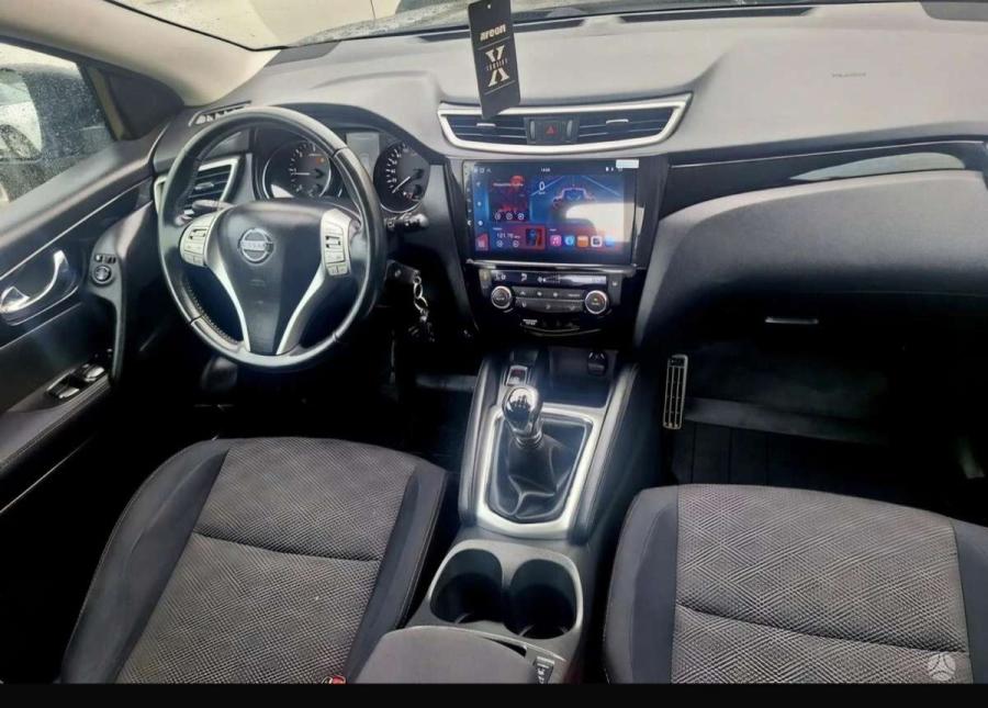 Red Nissan Qashqai 2014 in Radviliskis, with an engine capacity of 1.50 L and mileage of 259 thousand km for 7650 €, photo 16 on AUTOMOTO.COM.LV