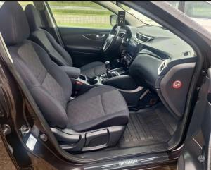 Red Nissan Qashqai 2014 in Radviliskis, with an engine capacity of 1.50 L and mileage of 259 thousand km for 7650 €, photo 17 on AUTOMOTO.COM.LV