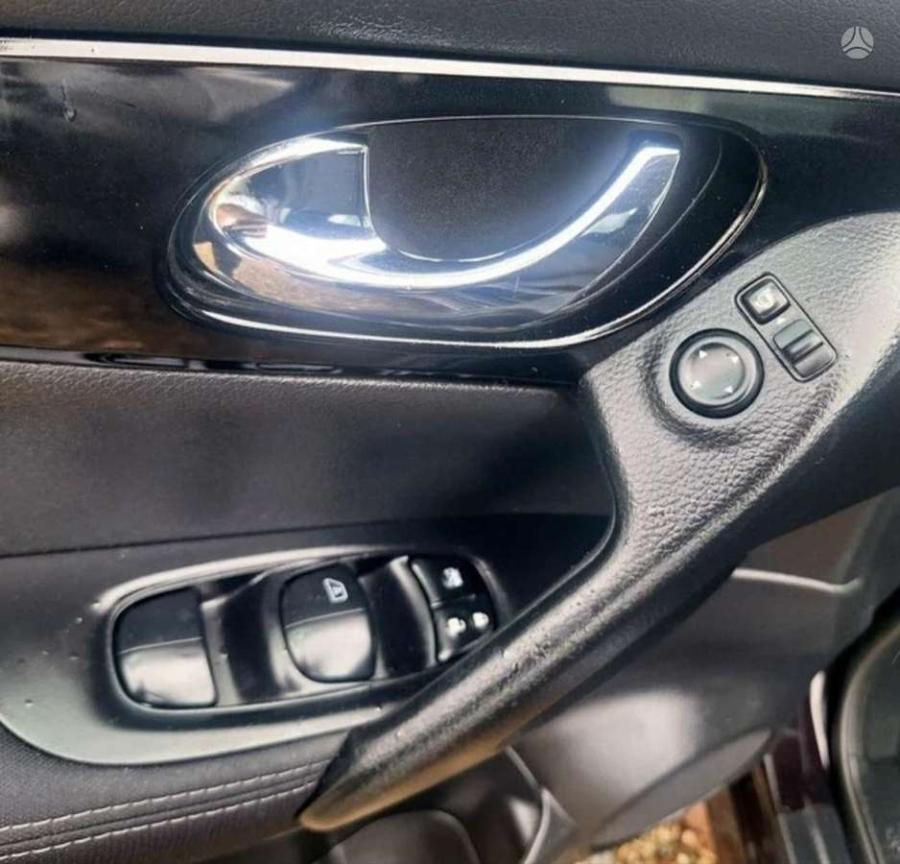 Red Nissan Qashqai 2014 in Radviliskis, with an engine capacity of 1.50 L and mileage of 259 thousand km for 7650 €, photo 25 on AUTOMOTO.COM.LV