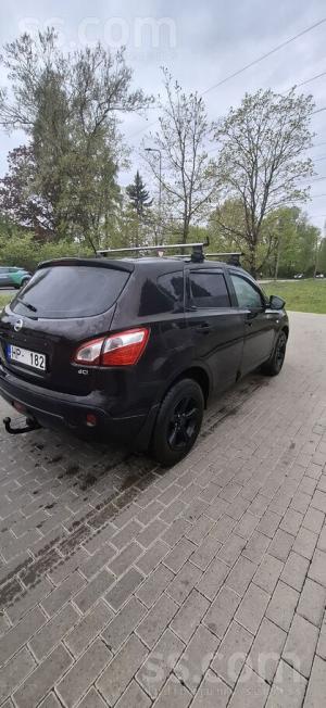 Sarkans Nissan Qashqai 2011 Rīga, ar dzinēja tilpumu 2.00 L un nobraukumu 150 tūkst. km par 8500 €, foto 1 vietnē AUTOMOTO.COM.LV