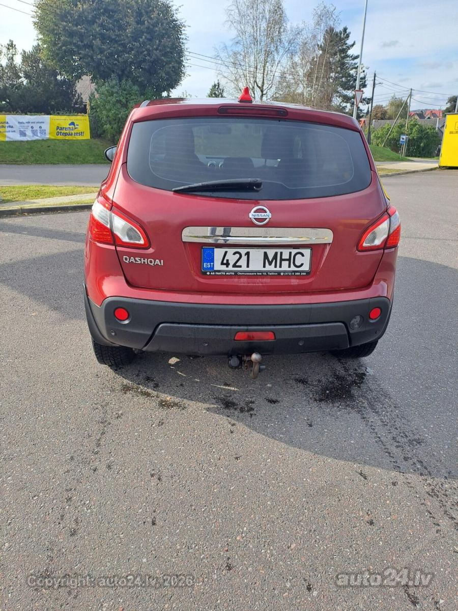 Red Nissan Qashqai 2011 in Polva, with an engine capacity of 2.00 L and mileage of 249 thousand km for 4900 €, photo 2 on AUTOMOTO.COM.LV