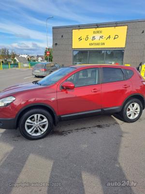 Red Nissan Qashqai 2011 in Polva, with an engine capacity of 2.00 L and mileage of 249 thousand km for 4900 €, photo 3 on AUTOMOTO.COM.LV