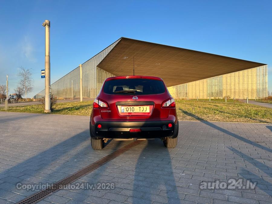 Red Nissan Qashqai 2011 in Tartu, with an engine capacity of 2.00 L and mileage of 322 thousand km for 4400 €, photo 3 on AUTOMOTO.COM.LV