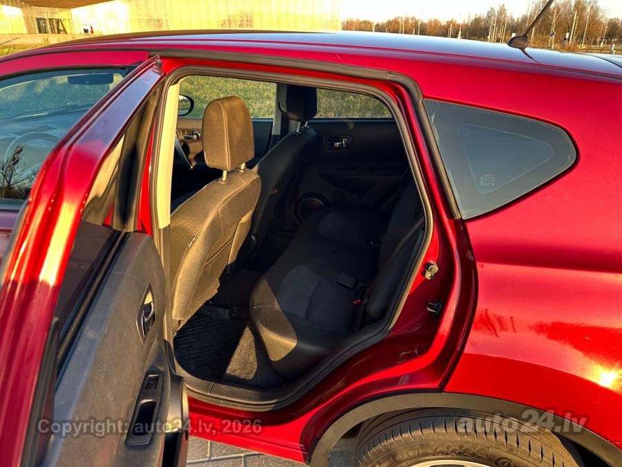 Red Nissan Qashqai 2011 in Tartu, with an engine capacity of 2.00 L and mileage of 322 thousand km for 4400 €, photo 6 on AUTOMOTO.COM.LV