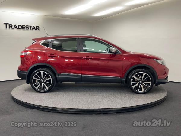 Nissan Qashqai 2014 in Parnu on AUTOMOTO.COM.LV Red Nissan Qashqai 2014 in Parnu, with an engine capacity of 1.20 L and mileage of 67 thousand km for 9990 €, photo 5 on AUTOMOTO.COM.LV
