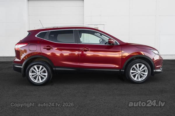 Red Nissan Qashqai 2015 in Tallinn, with an engine capacity of 1.20 L and mileage of 202 thousand km for 8999 €, photo 4 on AUTOMOTO.COM.LV