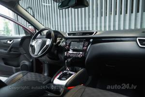 Red Nissan Qashqai 2015 in Tallinn, with an engine capacity of 1.20 L and mileage of 143 thousand km for 8499 €, photo 6 on AUTOMOTO.COM.LV