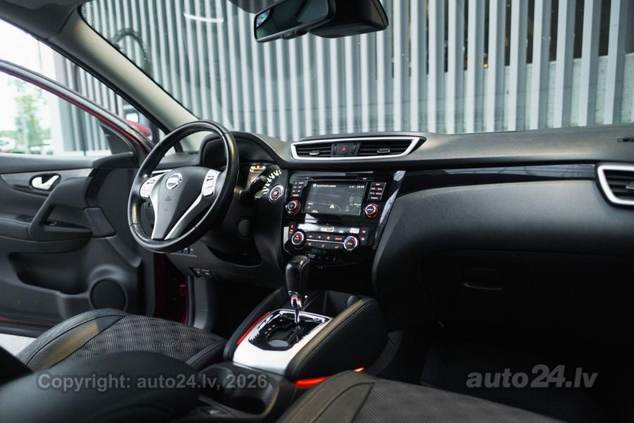 Red Nissan Qashqai 2015 in Tallinn, with an engine capacity of 1.20 L and mileage of 143 thousand km for 8499 €, photo 6 on AUTOMOTO.COM.LV