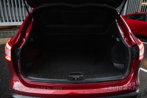 Red Nissan Qashqai 2015 in Tallinn, with an engine capacity of 1.20 L and mileage of 143 thousand km for 8499 €, photo 9 on AUTOMOTO.COM.LV