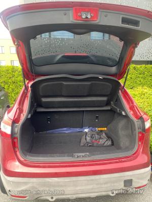 Sarkans Nissan Qashqai 2016 Tallina, ar dzinēja tilpumu 1.20 L un nobraukumu 63 tūkst. km par 10400 €, foto 9 vietnē AUTOMOTO.COM.LV