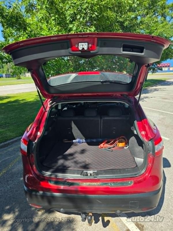 Red Nissan Qashqai 2016 in Viljandi, with an engine capacity of 1.20 L and mileage of 240 thousand km for 5500 €, photo 8 on AUTOMOTO.COM.LV