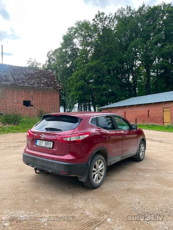 Red Nissan Qashqai 2016 in Tallinn, with an engine capacity of 1.20 L and mileage of 159 thousand km for 8499 €, photo 4 on AUTOMOTO.COM.LV