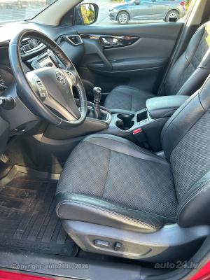Red Nissan Qashqai 2017 in Parnu, with an engine capacity of 1.20 L and mileage of 81 thousand km for 9250 €, photo 7 on AUTOMOTO.COM.LV