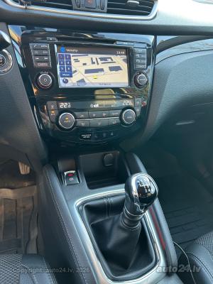 Red Nissan Qashqai 2017 in Parnu, with an engine capacity of 1.20 L and mileage of 81 thousand km for 9250 €, photo 8 on AUTOMOTO.COM.LV