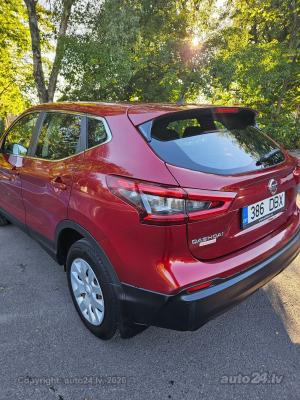 Red Nissan Qashqai 2019 in Tallinn, with an engine capacity of 1.30 L and mileage of 139 thousand km for 11500 €, photo 3 on AUTOMOTO.COM.LV