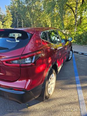 Red Nissan Qashqai 2019 in Tallinn, with an engine capacity of 1.30 L and mileage of 139 thousand km for 11500 €, photo 4 on AUTOMOTO.COM.LV