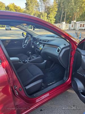 Red Nissan Qashqai 2019 in Tallinn, with an engine capacity of 1.30 L and mileage of 139 thousand km for 11500 €, photo 5 on AUTOMOTO.COM.LV