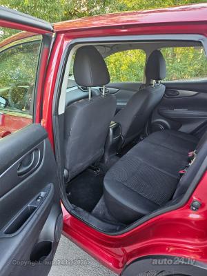 Red Nissan Qashqai 2019 in Tallinn, with an engine capacity of 1.30 L and mileage of 139 thousand km for 11500 €, photo 7 on AUTOMOTO.COM.LV