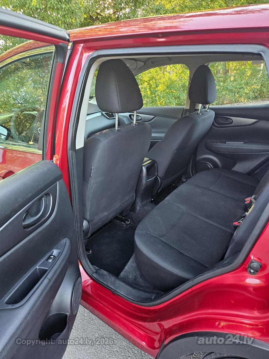 Red Nissan Qashqai 2019 in Tallinn, with an engine capacity of 1.30 L and mileage of 139 thousand km for 11500 €, photo 7 on AUTOMOTO.COM.LV
