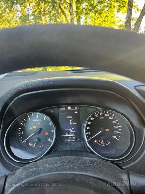 Red Nissan Qashqai 2019 in Tallinn, with an engine capacity of 1.30 L and mileage of 139 thousand km for 11500 €, photo 9 on AUTOMOTO.COM.LV