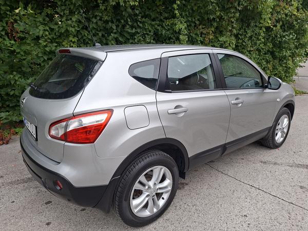 Nissan Qashqai 2011 Tallina, ar dzinēja tilpumu 2.00 L un nobraukumu 169 tūkst. km par 5500 €, foto 10 vietnē AUTOMOTO.COM.LV