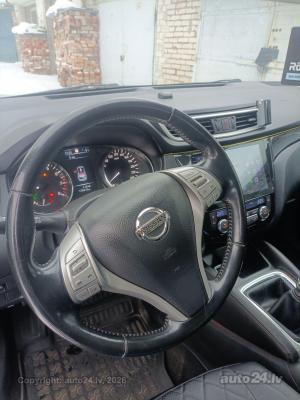 Nissan Qashqai 2014 in Narva, with an engine capacity of 1.20 L and mileage of 176 thousand km for 8000 €, photo 12 on AUTOMOTO.COM.LV