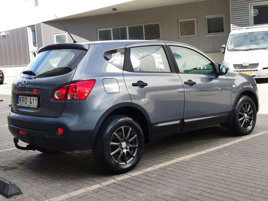 Violet Nissan Qashqai 2007 in Vilnius, with an engine capacity of 1.60 L and mileage of 386 thousand km for 1950 €, photo 3 on AUTOMOTO.COM.LV