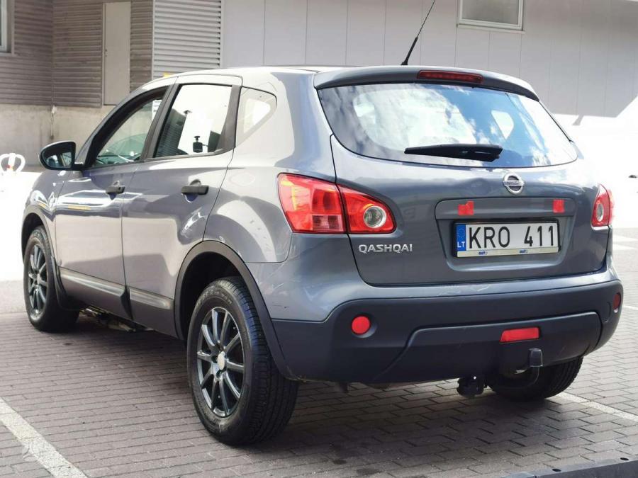 Violet Nissan Qashqai 2007 in Vilnius, with an engine capacity of 1.60 L and mileage of 386 thousand km for 1950 €, photo 4 on AUTOMOTO.COM.LV