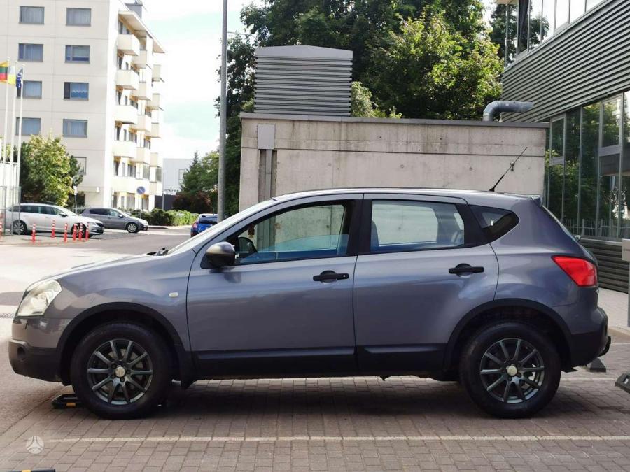 Violet Nissan Qashqai 2007 in Vilnius, with an engine capacity of 1.60 L and mileage of 386 thousand km for 1950 €, photo 6 on AUTOMOTO.COM.LV
