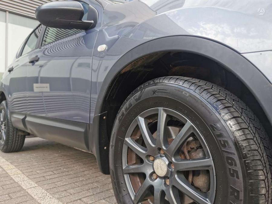 Violet Nissan Qashqai 2007 in Vilnius, with an engine capacity of 1.60 L and mileage of 386 thousand km for 1950 €, photo 12 on AUTOMOTO.COM.LV