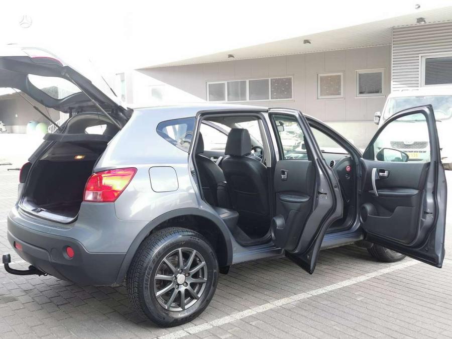 Violet Nissan Qashqai 2007 in Vilnius, with an engine capacity of 1.60 L and mileage of 386 thousand km for 1950 €, photo 16 on AUTOMOTO.COM.LV
