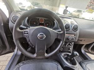 Violet Nissan Qashqai 2007 in Vilnius, with an engine capacity of 1.60 L and mileage of 386 thousand km for 1950 €, photo 20 on AUTOMOTO.COM.LV