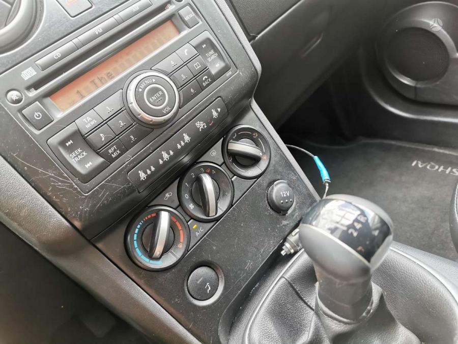 Violet Nissan Qashqai 2007 in Vilnius, with an engine capacity of 1.60 L and mileage of 386 thousand km for 1950 €, photo 22 on AUTOMOTO.COM.LV