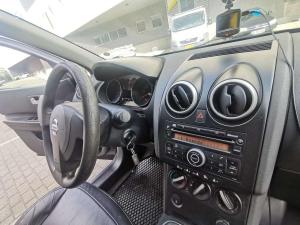 Violet Nissan Qashqai 2007 in Vilnius, with an engine capacity of 1.60 L and mileage of 386 thousand km for 1950 €, photo 29 on AUTOMOTO.COM.LV
