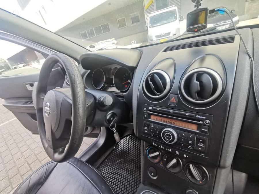 Violet Nissan Qashqai 2007 in Vilnius, with an engine capacity of 1.60 L and mileage of 386 thousand km for 1950 €, photo 29 on AUTOMOTO.COM.LV