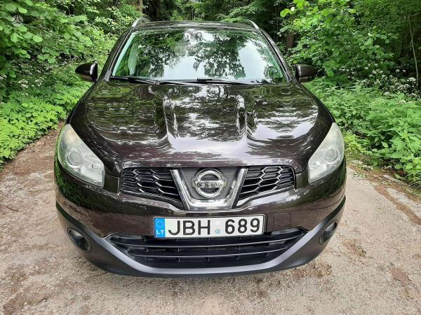 Violet Nissan Qashqai 2010 in Kaunas, with an engine capacity of 1.46 L and mileage of 360 thousand km for 4800 €, photo 2 on AUTOMOTO.COM.LV
