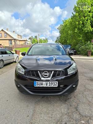 Violet Nissan Qashqai 2010 in Utena, with an engine capacity of 2.00 L and mileage of 270 thousand km for 4700 €, photo 3 on AUTOMOTO.COM.LV