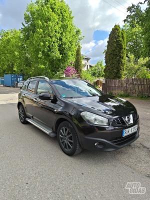 Violet Nissan Qashqai 2010 in Utena, with an engine capacity of 2.00 L and mileage of 270 thousand km for 4700 €, photo 4 on AUTOMOTO.COM.LV