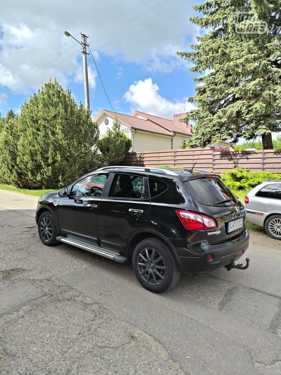 Violet Nissan Qashqai 2010 in Utena, with an engine capacity of 2.00 L and mileage of 270 thousand km for 4700 €, photo 8 on AUTOMOTO.COM.LV