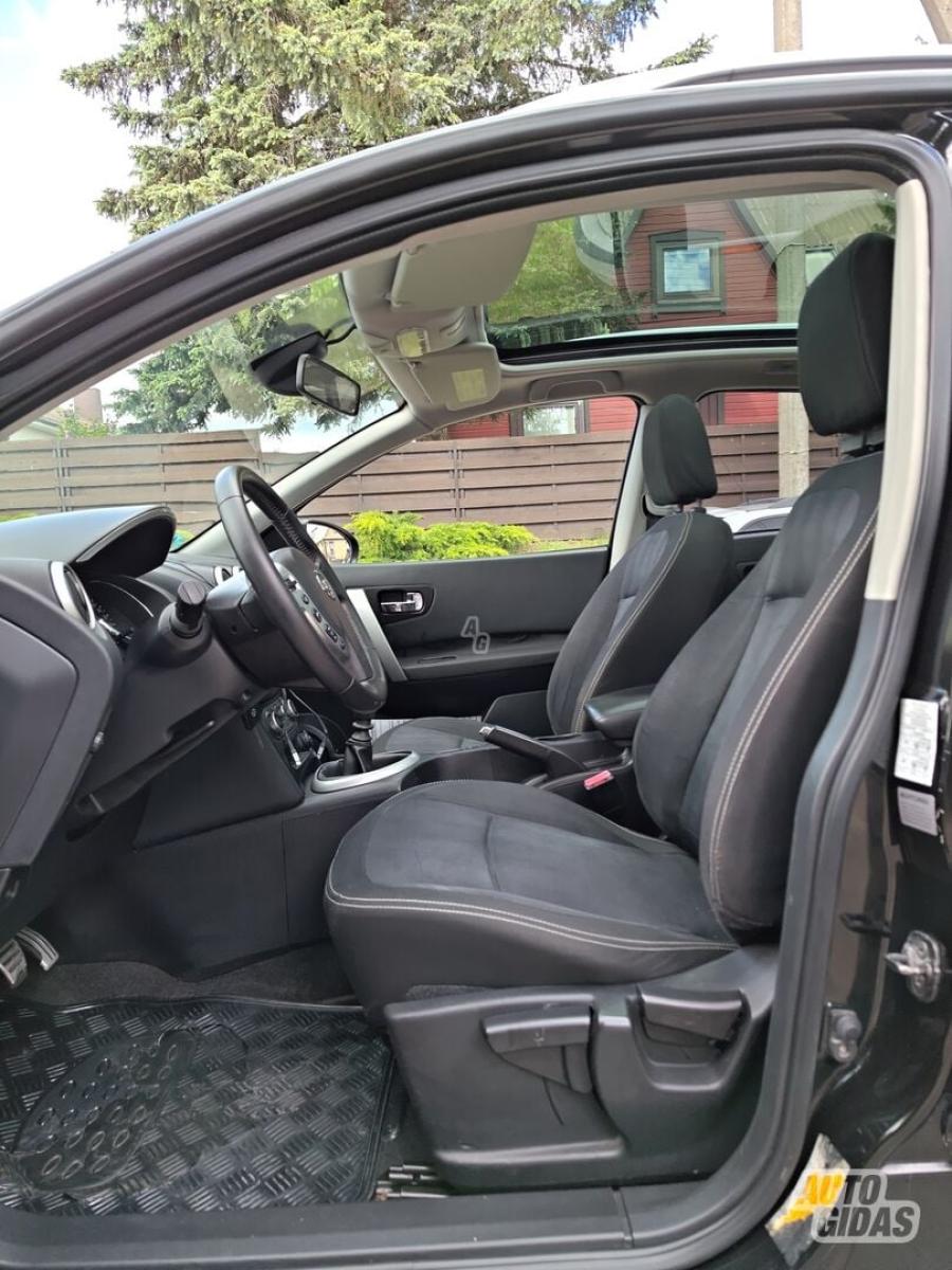 Violet Nissan Qashqai 2010 in Utena, with an engine capacity of 2.00 L and mileage of 270 thousand km for 4700 €, photo 10 on AUTOMOTO.COM.LV